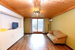 Quarto Duplo Standard | Sala de estar | Smart TV 