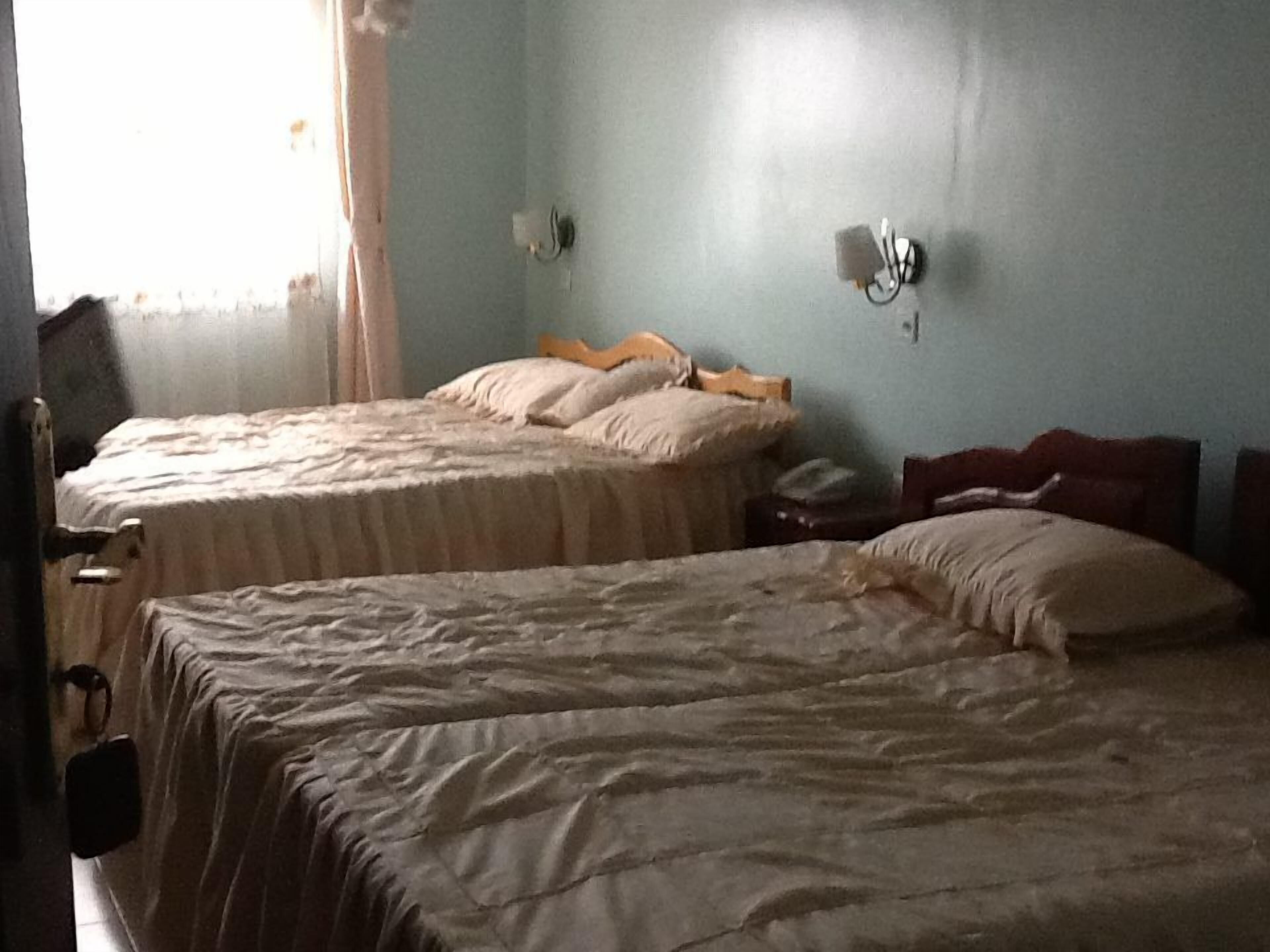 Secretária, Wi-fi grátis, roupa de cama fornecida 
