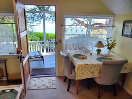 Casa de Campo, casa de banho privativa, vista para o oceano (Jenny's Cottage) | Restaurantes