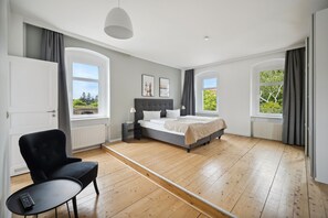 Three-Bedroom Duplex Suite | Roupas de cama antialérgicas, individualmente decorados