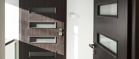 Apartamento, 1 cama Queen, vista para a cidade (6) | Individualmente decorados, individualmente mobiliados