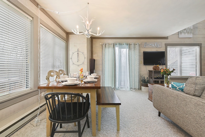 Charming Hidden Valley Retreat With New Hot Tub Spa, Wood Stove, Sauna & Jacuzzi - Laurel Hill State Park, PA