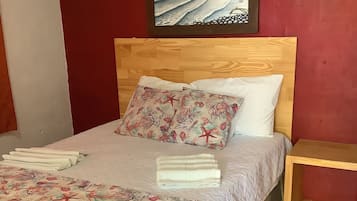 Quarto casal, 1 cama de casal | Ferros/tábuas de passar roupa, Wi-Fi de cortesia, roupa de cama