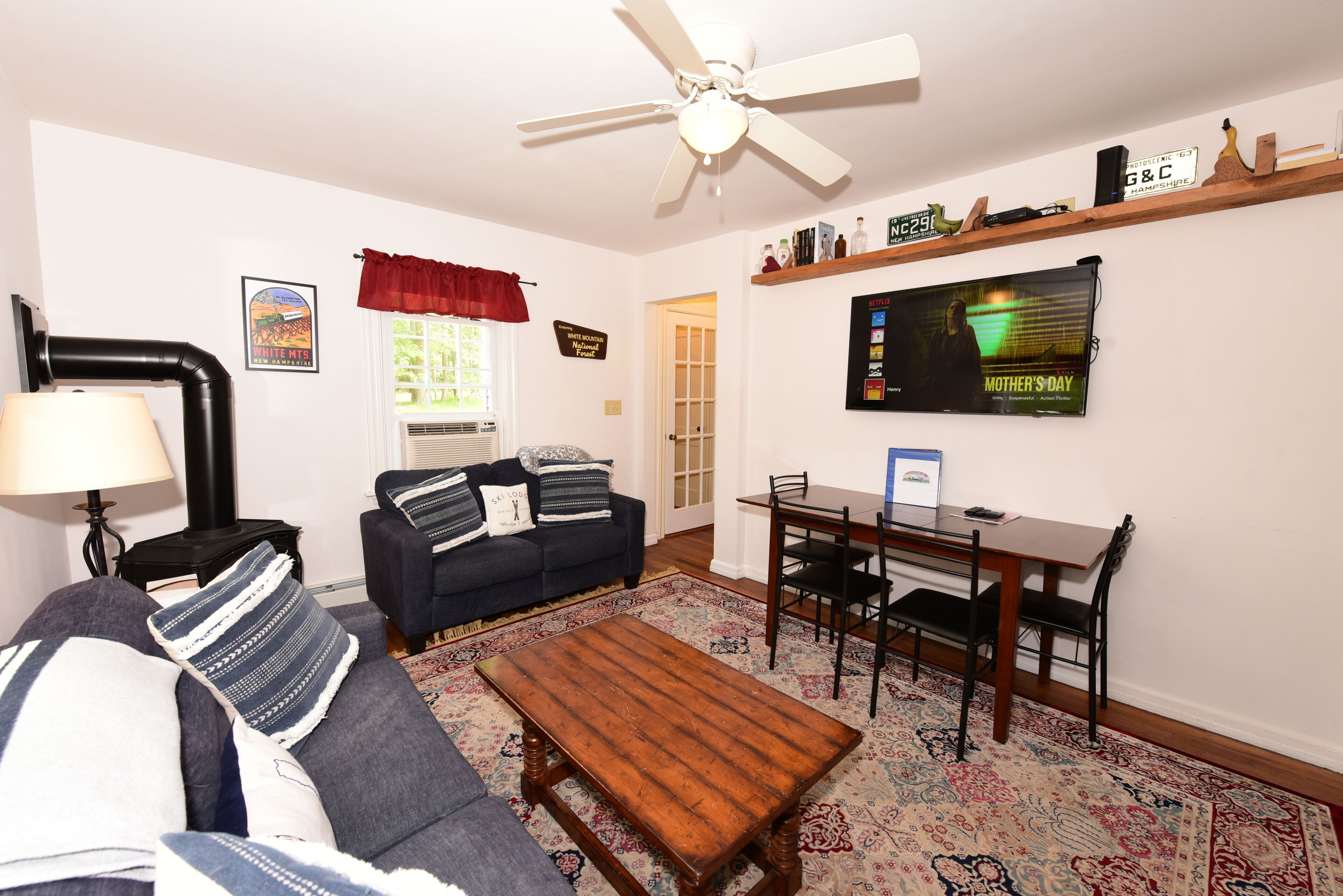 "The Villager" In Downtown N. Conway W/ Firepit & Outdoor Pizza Oven & Yard - North Conway, NH