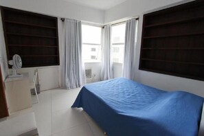 Ferro/tábua de engomar, Wi-fi grátis, roupa de cama fornecida 