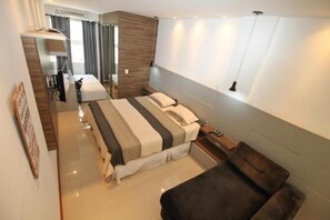 Ferro/tábua de engomar, Wi-fi grátis, roupa de cama fornecida 