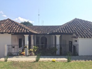 Fachada da propriedade