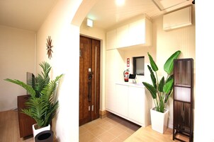 Casa (HV-2) | Escrivaninha, espaço de trabalho para notebook, cortinas blackout