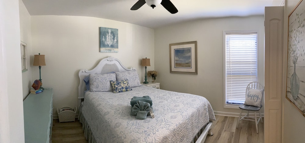 Beautiful One-story Cottage Just Minutes From White Sand Beach, With Golf Cart! - Miramar Beach, FL