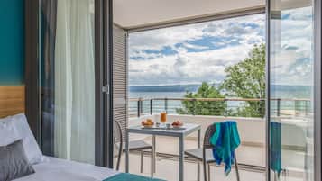 Quarto Duplo ou Twin Superior, 1 cama queen-size, vista parcial para o mar | Vista do quarto
