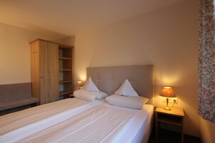 Secretária, cortinas/cortinados opacos, Wi-fi grátis 