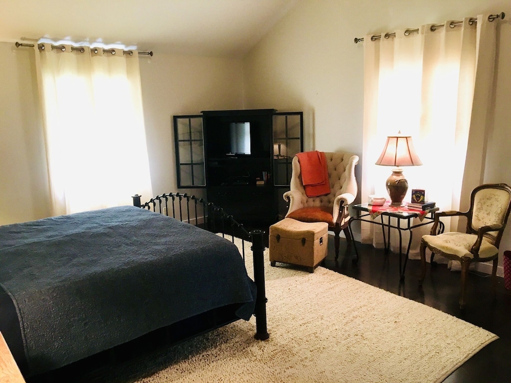 Bella Rosa Cottage - Stroll To Wimberley Square! Cypress Creek Just Steps Away - Wimberley, TX