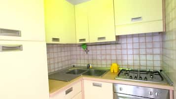 Vila, 2 quartos | Cozinha privada | Geladeira grande, fogão, cooktop, máquina de café expresso