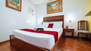 Quarto Duplo | Secretária, Wi-fi grátis, roupa de cama fornecida