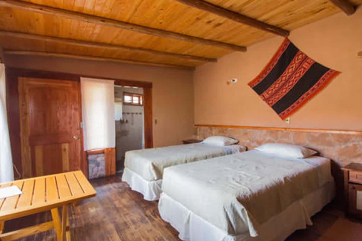 Quarto Duplo, 2 camas individuais, não fumadores | Wi-fi grátis, roupa de cama fornecida, acesso para cadeira de rodas