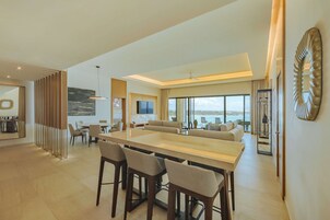 Minibar grátis, cofre com capacidade para portátil 