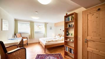 Quarto, vista para o jardim | 1 quarto, individualmente decorados, individualmente mobiliados