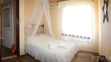 Quarto Duplo Standard | 1 quarto, cofre no quarto, secretária, Wi-fi grátis