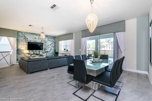 Villa, várias camas | Refeições no quarto