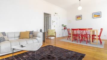 Apartamento, 2 quartos, terraço, vista para a cidade | Detalhe da parte interna