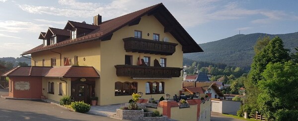 Pension Ferienwohnungen Ludwig - Cham