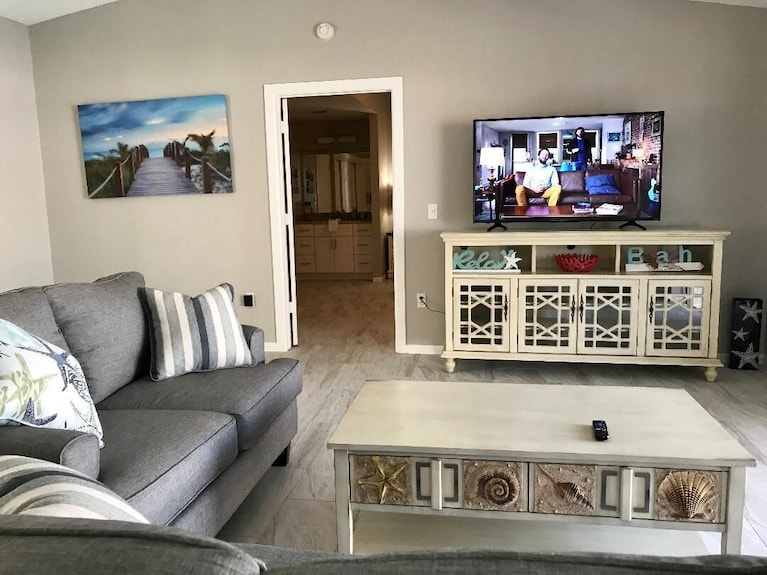 Sunshine Oasis With Heated Pool. Minutes To Beaches And Img - Anna Maria Island, FL