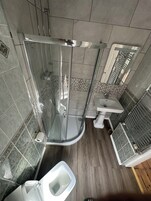 Quarto Duplo ou Twin Superior | Casa de banho | Um polibã, uma banheira de imersão total 