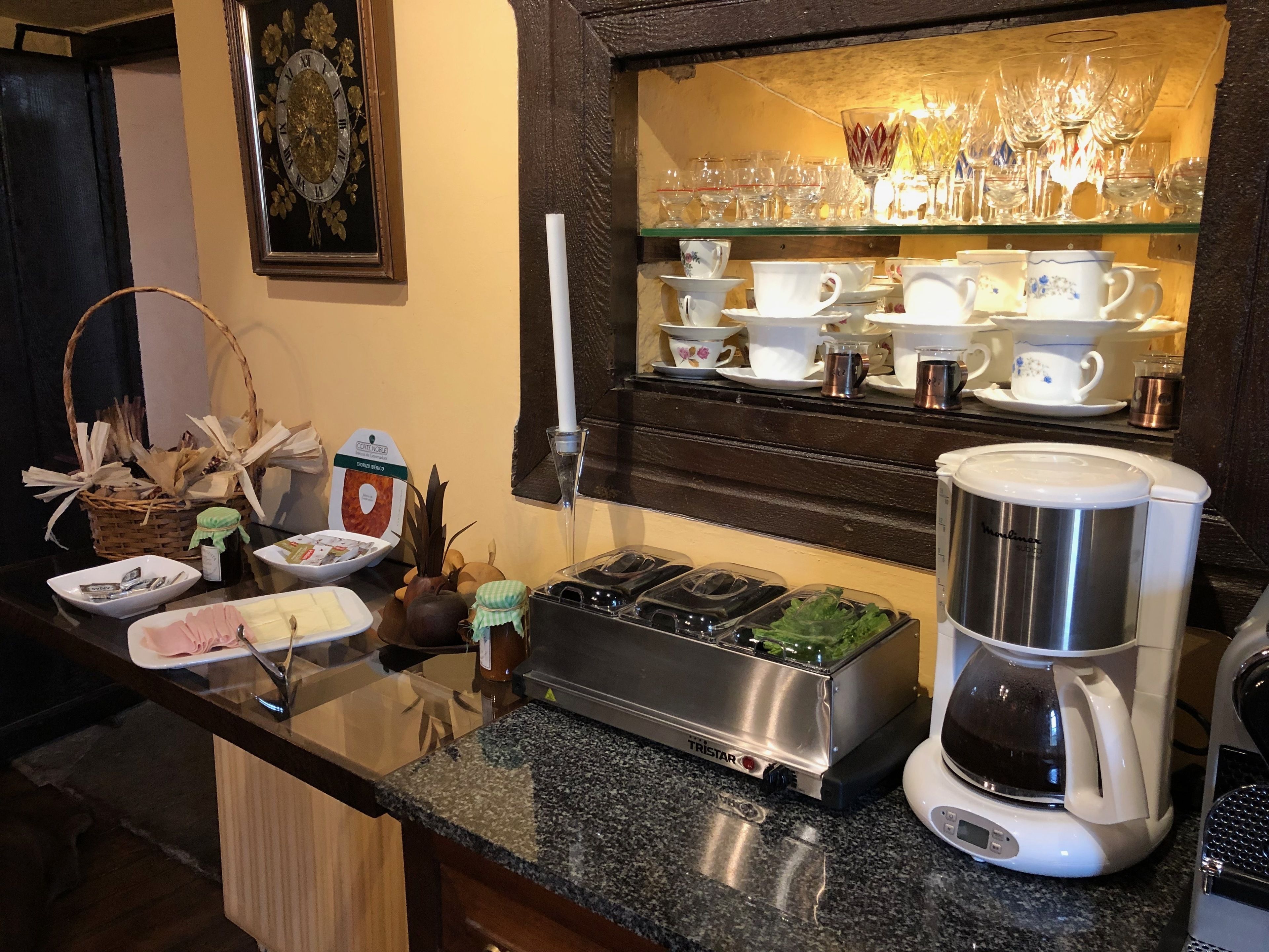 Café da manhã self-service todos os dias (EUR 12 por pessoa) 