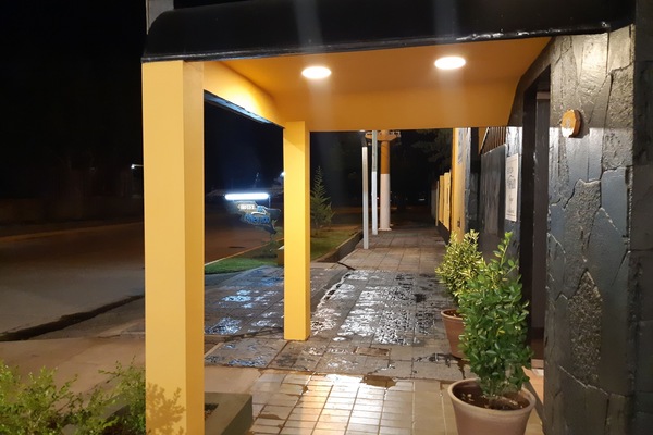 Fachada do alojamento (tarde/noite)