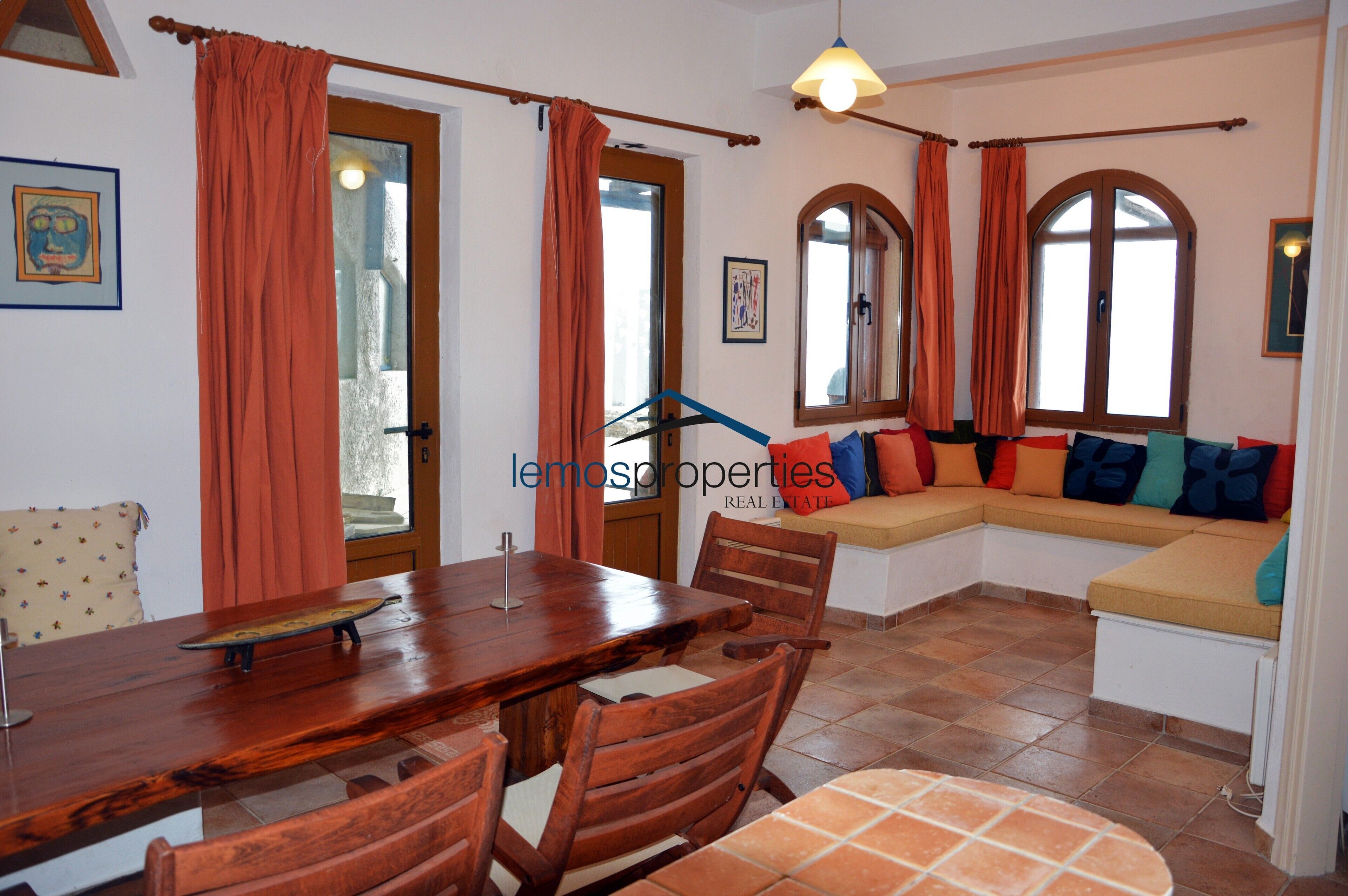 Large Family Home Ideal For A Group Of Friends Or Three Families - Kea