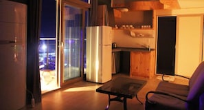 Villa Familiar (Healing) | Sala | TV de ecrã plano, piso aquecido 