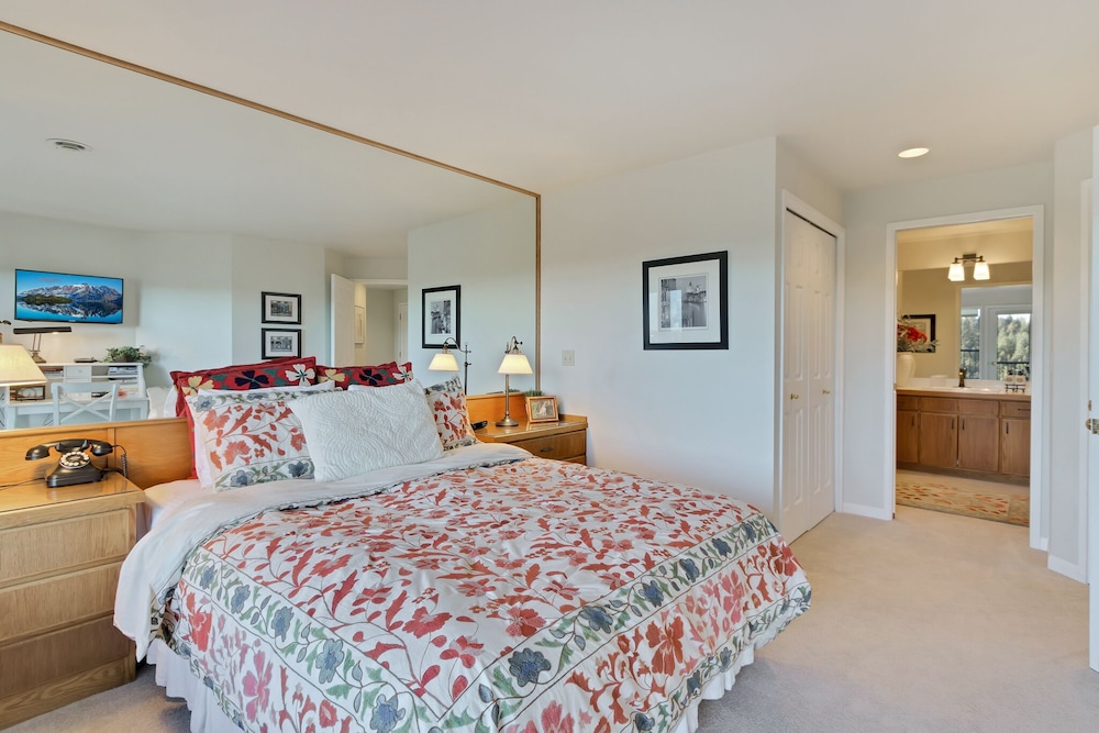 Private Wohnung Mit Zwei Schlafzimmern Und Blick Auf Den Fluss In Bend Mit Gaskamin Und Zugang Zum Fitnesscenter. - Bend, OR