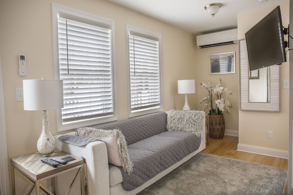 Modern Apartment, Steps To Town Center, Restaurants And Beach. - Ogunquit, ME
