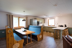 Chalé | Sala de estar | TV 30 polegadas com canais via satélite