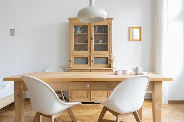 Apartamento, terraço | Refeições no quarto