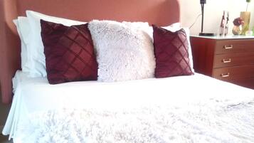 Quarto Design, 1 cama king-size | Ferro/tábua de engomar, Wi-fi grátis, roupa de cama fornecida