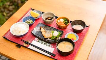 Pequeno-almoço japonês diário (1000 JPY por pessoa)