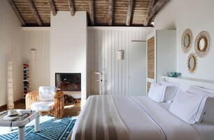 Vila, 3 quartos (Pool) | Frigobar, cofres nos quartos, individualmente decorados, escrivaninha
