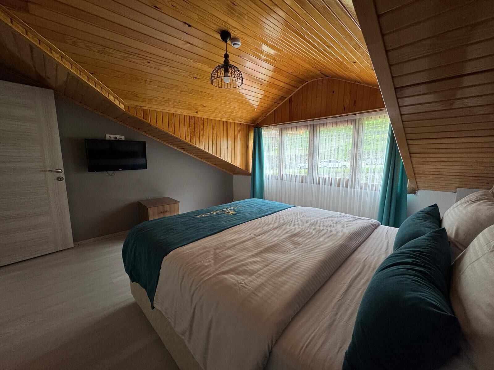 Apartamento, 3 quartos, vista para o lago | Lençóis de algodão egípcio, roupa de alta qualidade, secretária 