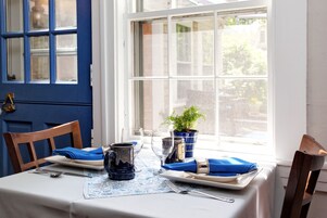 Café da manhã feito na hora grátis todos os dias