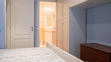 Apartamento, 2 quartos | Wi-fi grátis, roupa de cama fornecida