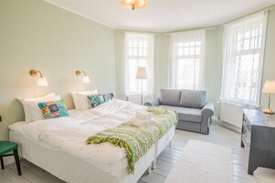 Quarto família | Escrivaninha, ferros/tábuas de passar roupa, Wi-Fi de cortesia