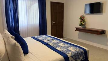 Quarto casal, 1 cama King | Cofres nos quartos, ferros/tábuas de passar roupa, Wi-Fi de cortesia