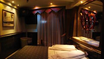 Quarto Duplo Superior, 1 cama queen-size | Wi-fi grátis, roupa de cama fornecida, acesso para cadeira de rodas