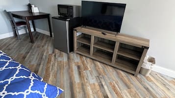 Com decoração personalizada, com mobília individualizada, secretária