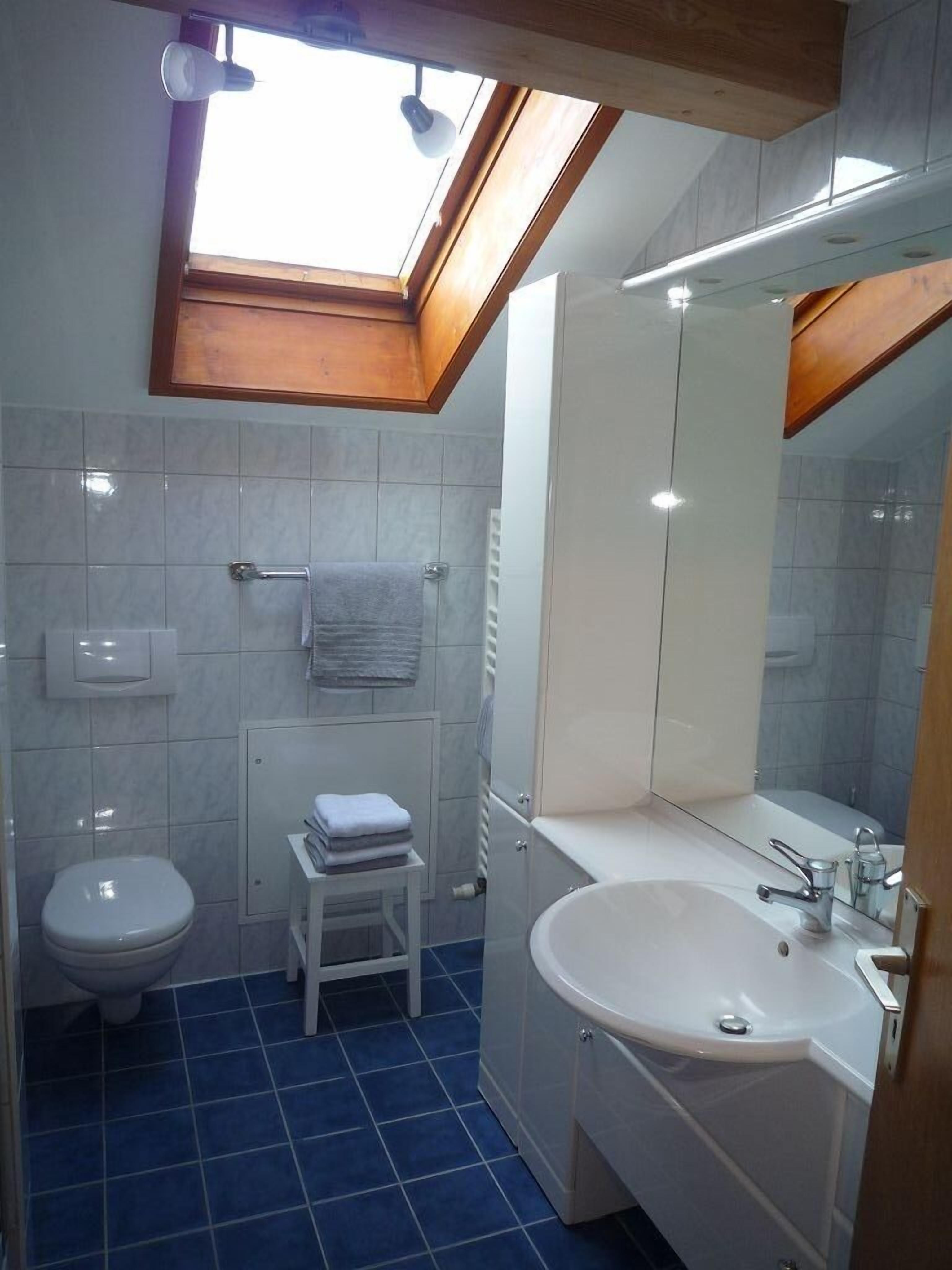 Ruhig Gelegene Fewo (63m2) Mit 2 Schlafzimmern & Balkon - Viechtach