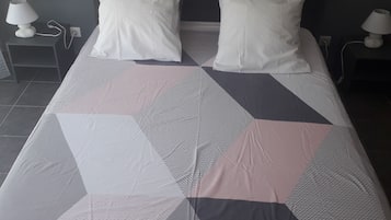 Quarto Duplo Comfort, 1 cama queen-size, vista para o jardim (Baume) | Camas de colchão viscoelástico, cofre no quarto