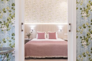 Apartamento, 1 quarto (Exterior) | 1 quarto, cofre com capacidade para portátil, secretária 