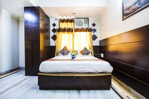 Quarto Deluxe | Secretária, quartos insonorizados, camas desdobráveis, Wi-fi grátis