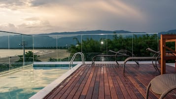 2 piscinas externas
